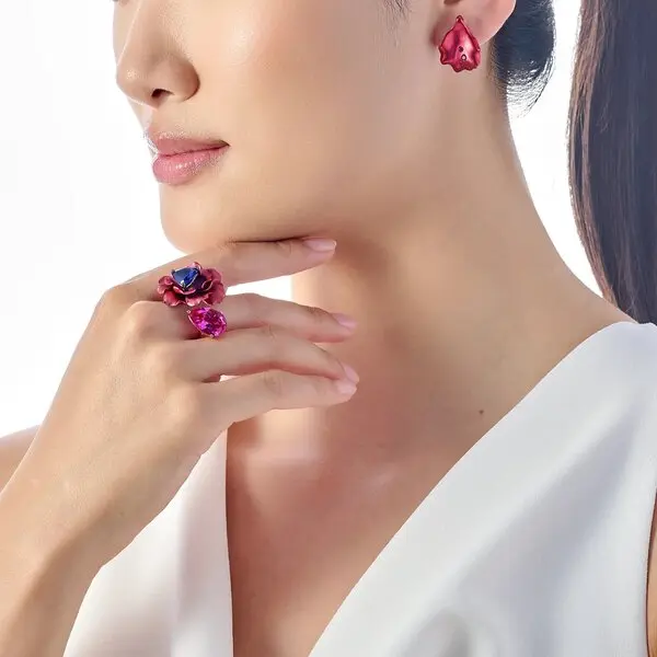 ANABELA CHAN Petal Asymmetric Stud Earrings - Ruby