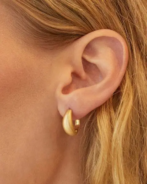 ELIZABETH MOORE 18k Fairy Dust Hoop Earrings