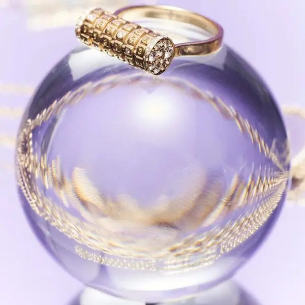 MYSTERYJOY 18k Secret Ring With Diamonds