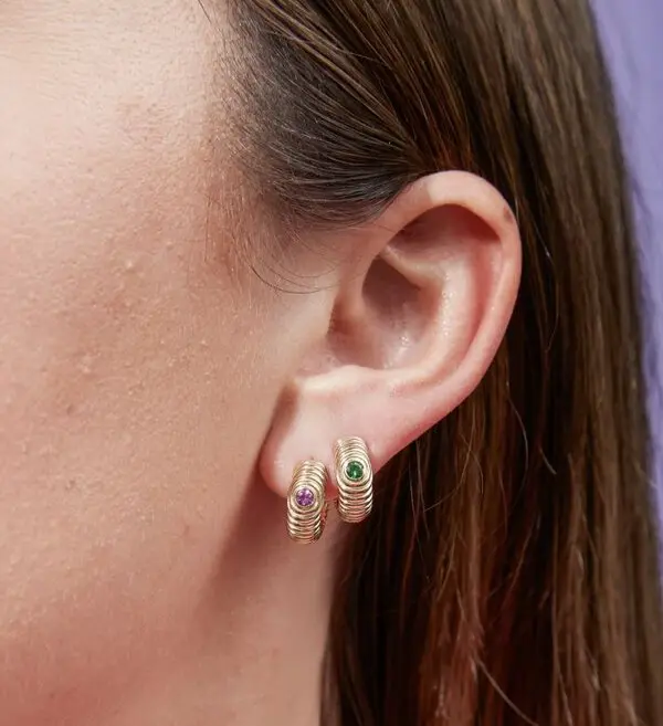 CAMPBELL + CHARLOTTE 14k Ribbed Hoop Earrings - Tsavorite