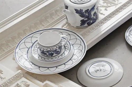 TWIG NEW YORK Heritage Blue Bird Dinner Plate