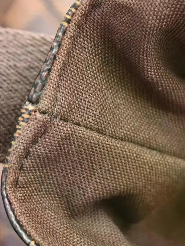 LOUIS VUITTON Damier Pattern Gm Brooklyn Messenger Bag