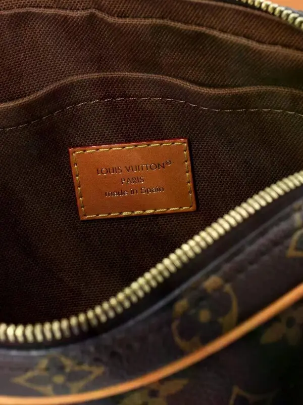LOUIS VUITTON Monogram Canvas Nil Messenger Bag - Brown