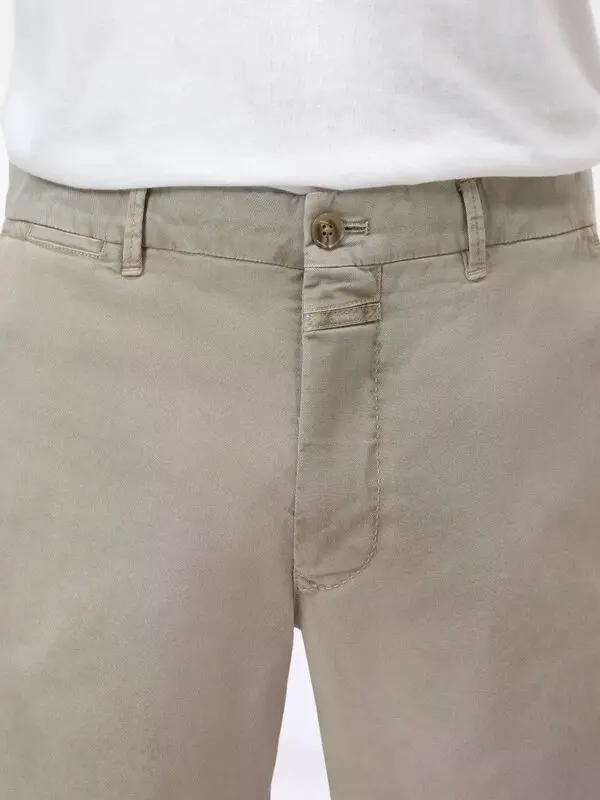 Closed Side-pockets Chino Shorts