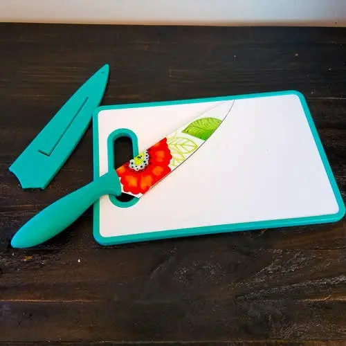 STUDIO CALIFORNIA Jordana 3 Piece Cutlery Knife And Cutting Board Set Floral Pattern