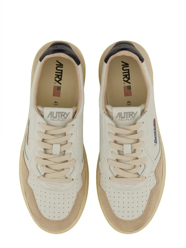 AUTRY Medalist Low Top Sneakers - White