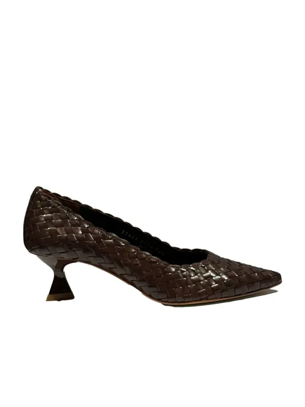 LA ROSE Carol Woven Pumps - Cafe