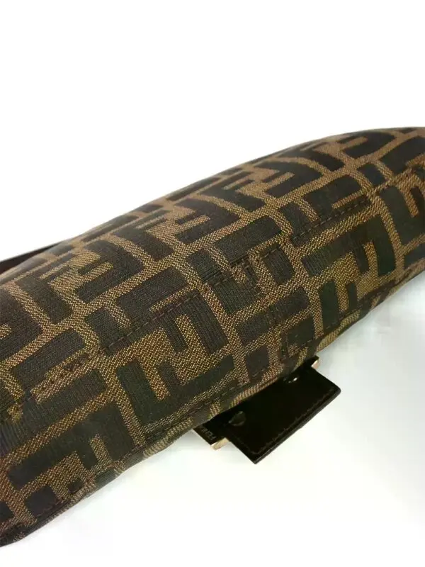 Fendi 2000 Baguette Handbag - Brown