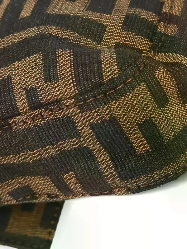 Fendi 2000 Baguette Handbag - Brown