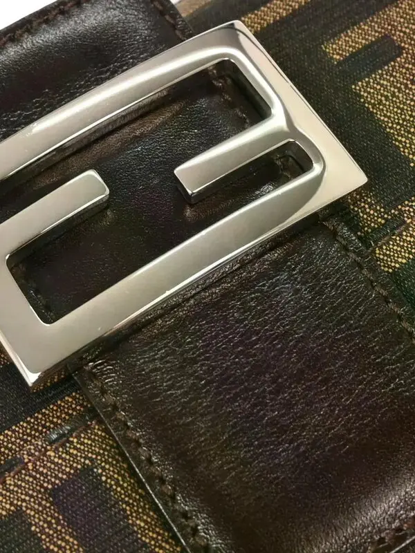 Fendi 2000 Baguette Handbag - Brown