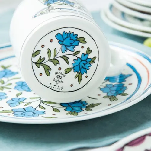 TWIG NEW YORK Heritage Bachelor Button Blooming Mug