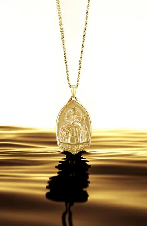 VINCERO Saint Patrick Pendant Necklace - Gold