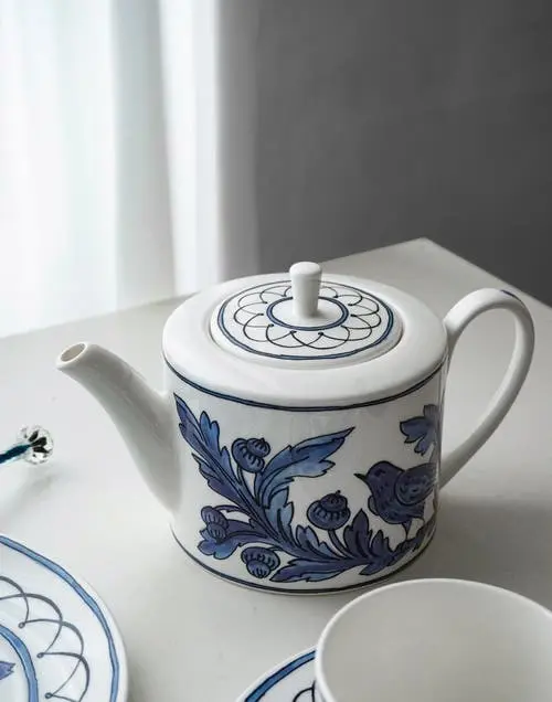 TWIG NEW YORK Heritage Blue Bird Teapot