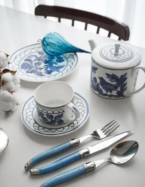 TWIG NEW YORK Heritage Blue Bird Teapot