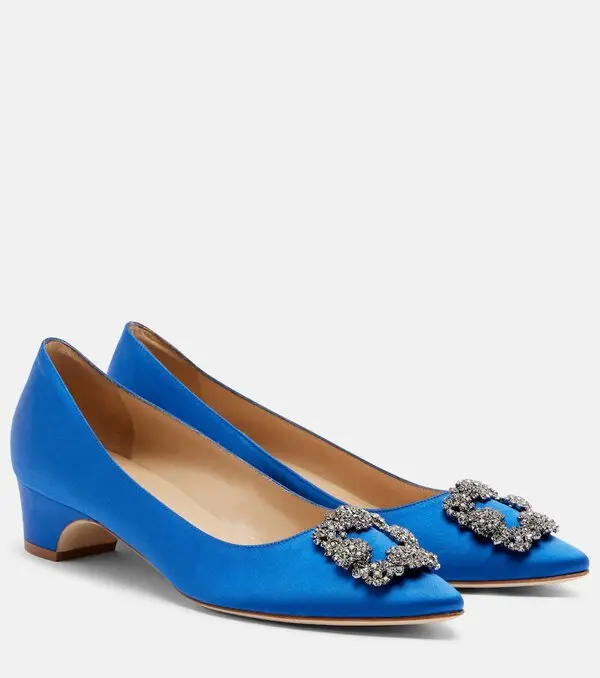 Manolo Blahnik Hangisi Embellished Satin Pumps - Blue