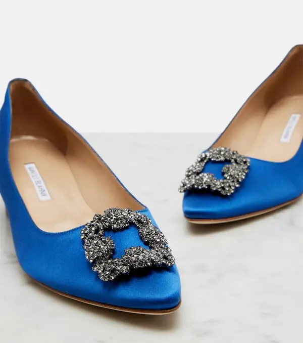 Manolo Blahnik Hangisi Embellished Satin Pumps - Blue