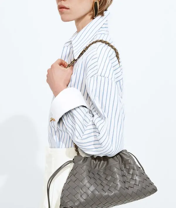 Bottega Veneta Intrecciato Calfskin Leather Pouch With Metal Chain - Basalt