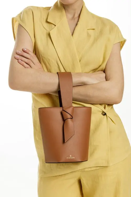 LA PORTEGNA Julieta Knotted Leather Shoulder Bag - Brown