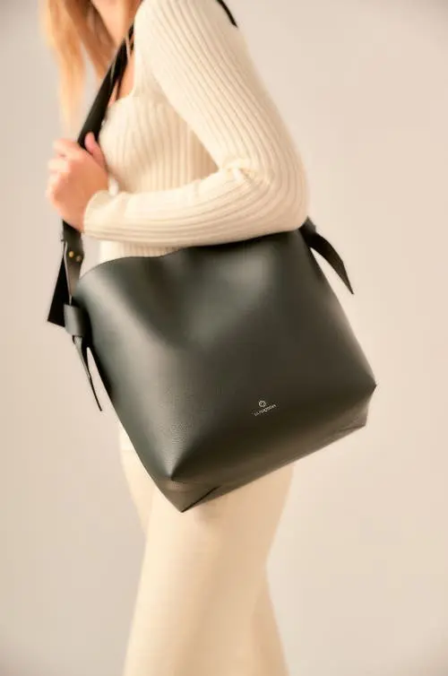LA PORTEGNA Paula Versatile Crossbody Bag