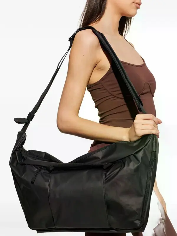 DB JOURNEY 24l Ramverk Pro Shoulder Bag - Black