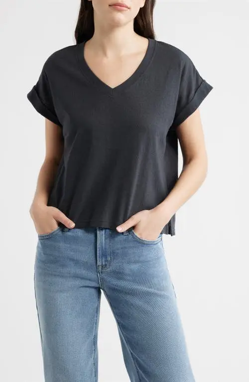 CITY BLUES V-neck Short Sleeve T-shirt - Black