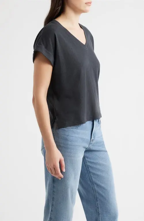 CITY BLUES V-neck Short Sleeve T-shirt - Black