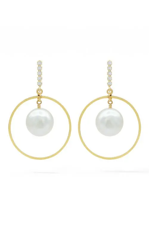 LA MENO Halo Freshwater Pearl Drop Earrings - Gold