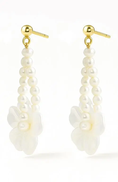 LA MENO Flower Freshwater Pearl Hoop Earrings - Gold