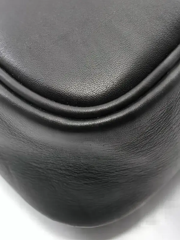 Gucci Leather Shoulder Bag - Black