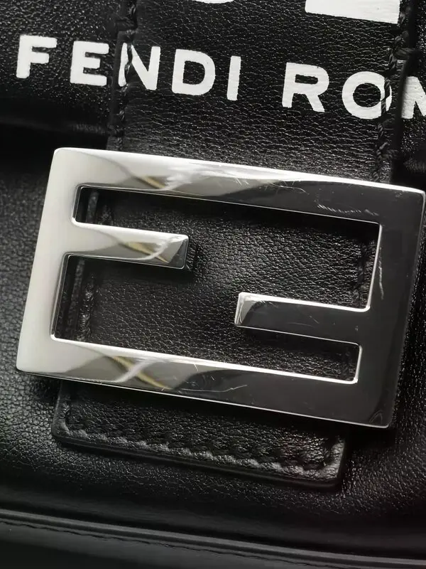 Fendi X Marc Jacobs Mamma Baguette Leather Tote Bag - Black