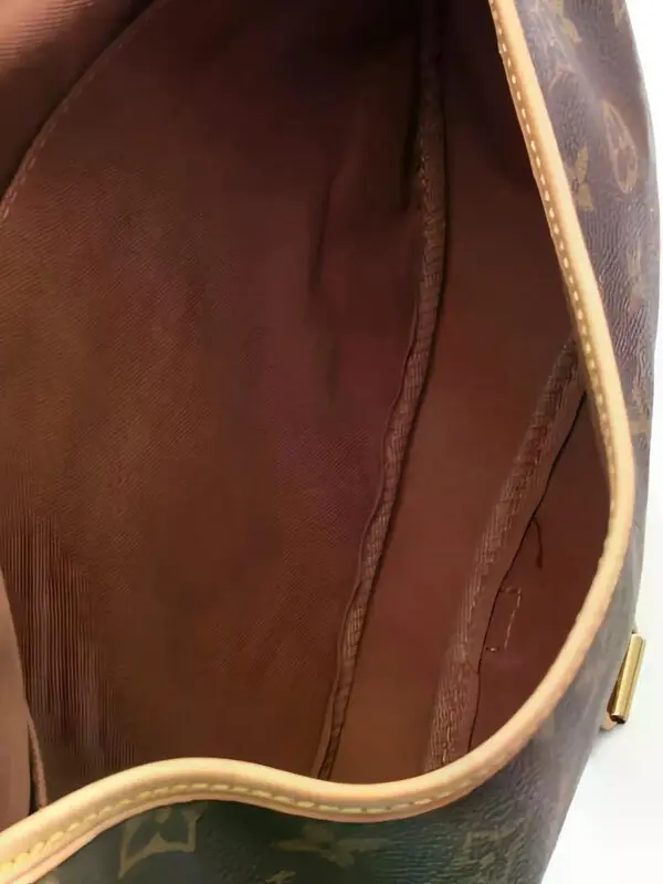 LOUIS VUITTON 2001 30 Saumur Monogram Shoulder Bag