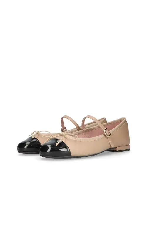 Pretty Ballerinas Round Toe Ballet Flat With Heel And Strap