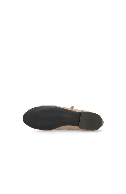 Pretty Ballerinas Round Toe Ballet Flat With Heel And Strap