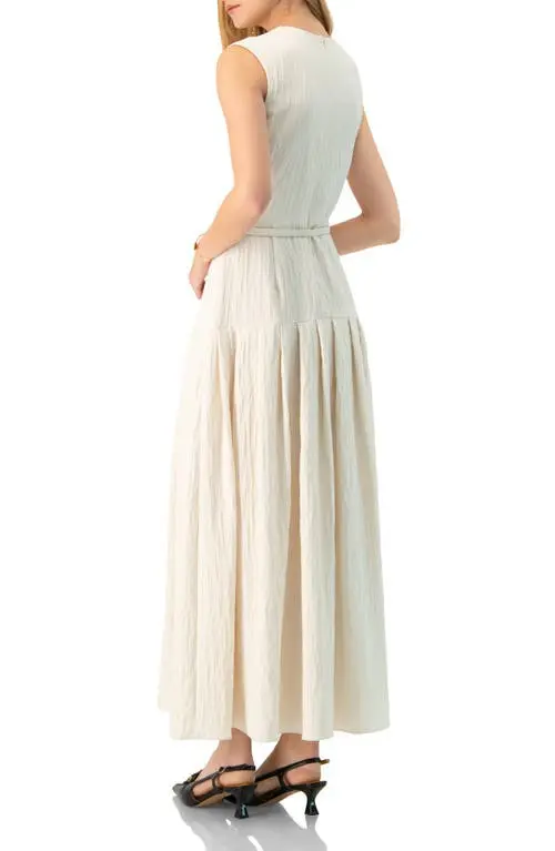 IVONNE Sleeveless Long Dress With Pleated Skirt