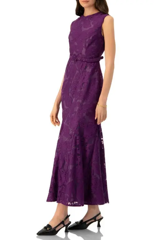 IVONNE Sleeveless Lace Maxi Dress With Belt