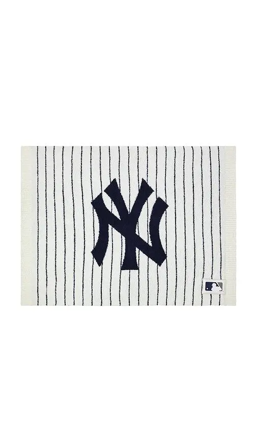 Barefoot Dreams Cozychic New York Yankees Stroller Blanket In White