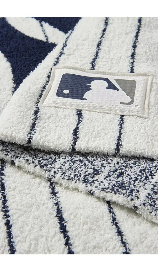 Barefoot Dreams Cozychic New York Yankees Stroller Blanket In White