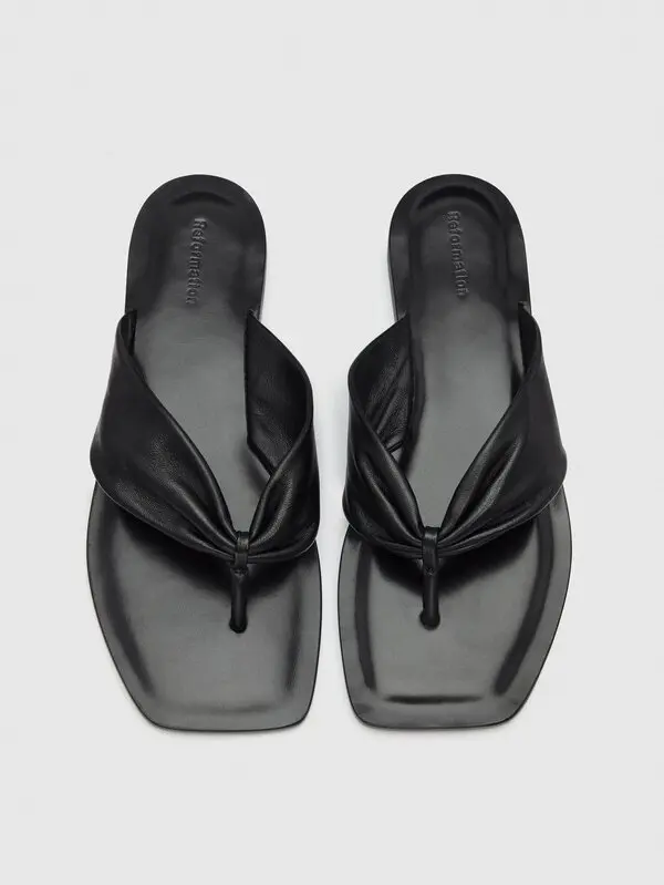REFORMATION Larsen Leather Thong Sandals - Black