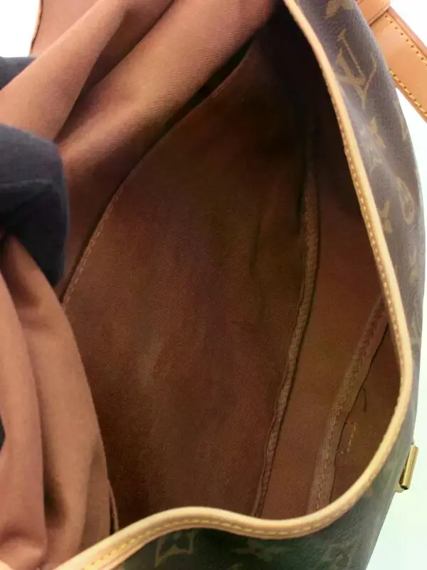 LOUIS VUITTON 2001 Saumur 30 Crossbody Bag