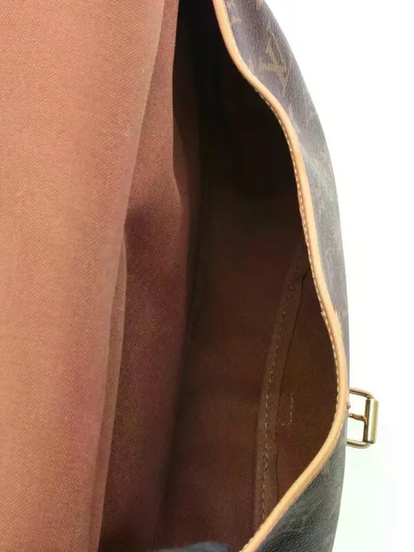 LOUIS VUITTON 2001 Saumur 30 Crossbody Bag