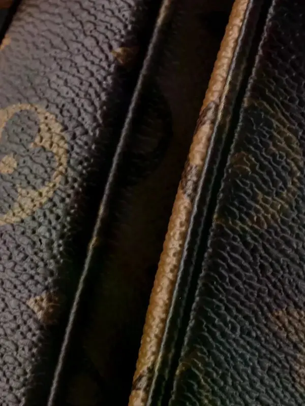 LOUIS VUITTON Pochette Metis Reverse Monogram Canvas - Brown