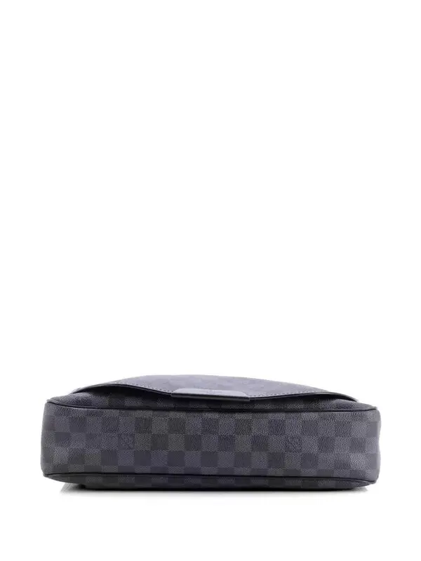 LOUIS VUITTON Damier Graphite Mm Daniel Messenger Bag