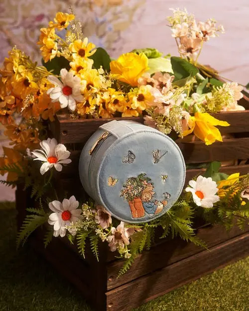 FABLE ENGLAND X Peter Rabbit Embroidered Circle Jewellery Box