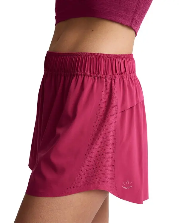 Beyond Yoga Solemate 2.5" Shorts - Sangria