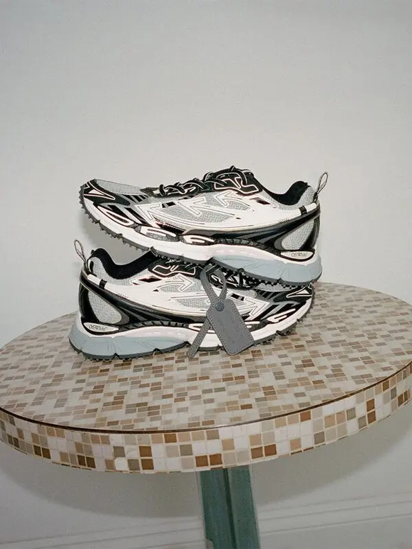 Off-White Be Right Back" Sneakers - Black
