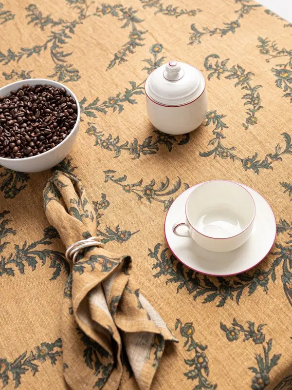 THE HOUSE OF LYRIA Sollievo Patterned Linen Tablecloth