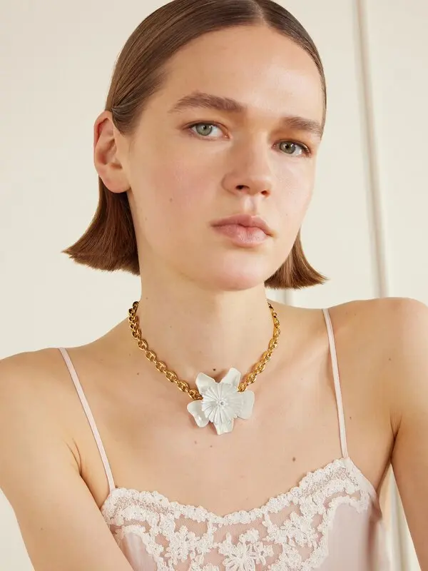 Chloé Bloom Tone Lacquer Necklace - Gold