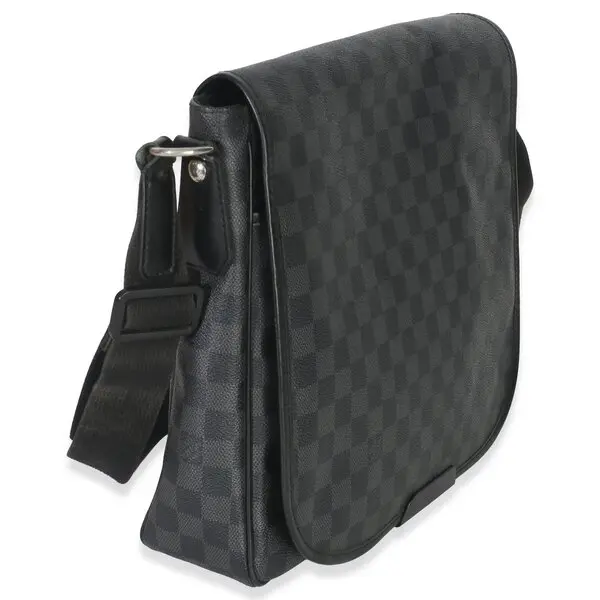 LOUIS VUITTON Damier Graphite Daniel Messenger Mm