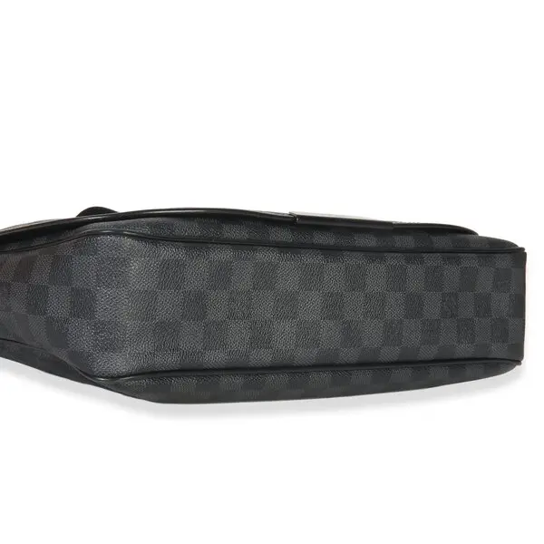 LOUIS VUITTON Damier Graphite Daniel Messenger Mm