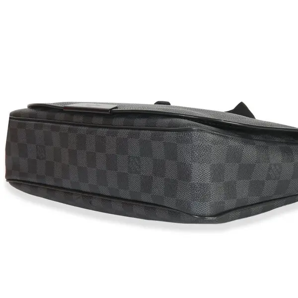 LOUIS VUITTON Damier Graphite Daniel Messenger Mm